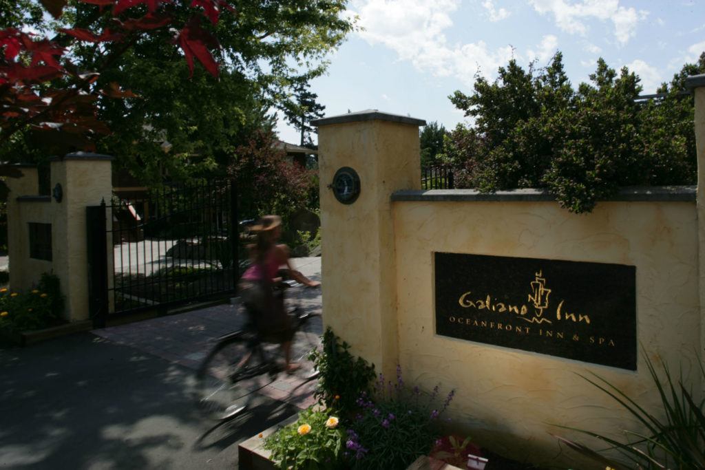 Oceanfront Romantic Retreat at Galiano Inn & Spa - Traveling Islanders