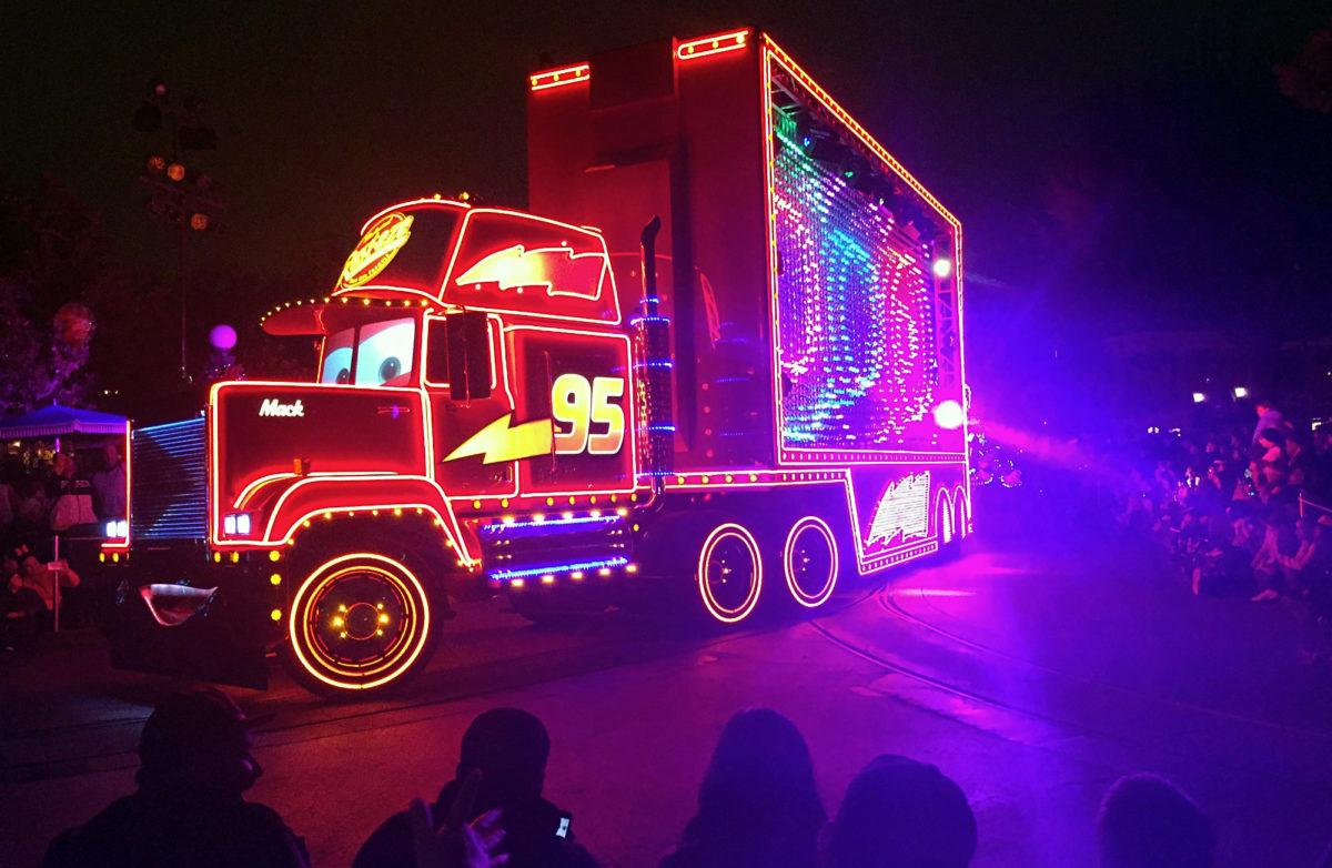 Practical Tips For Your First Time To Disneyland - Traveling Islanders