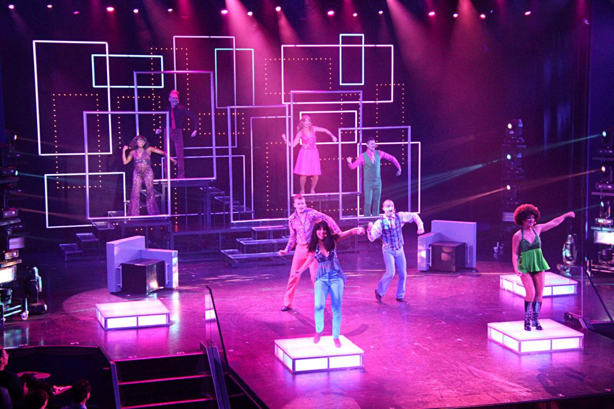 Spectacular Stage Shows Of The Carnival Splendor - Traveling Islanders